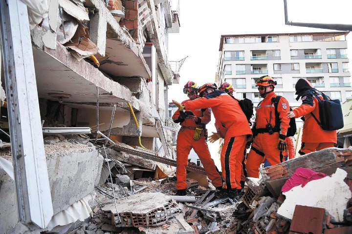 Chinese rescue teams extract 6 from rubble - World - Chinadaily.com.cn