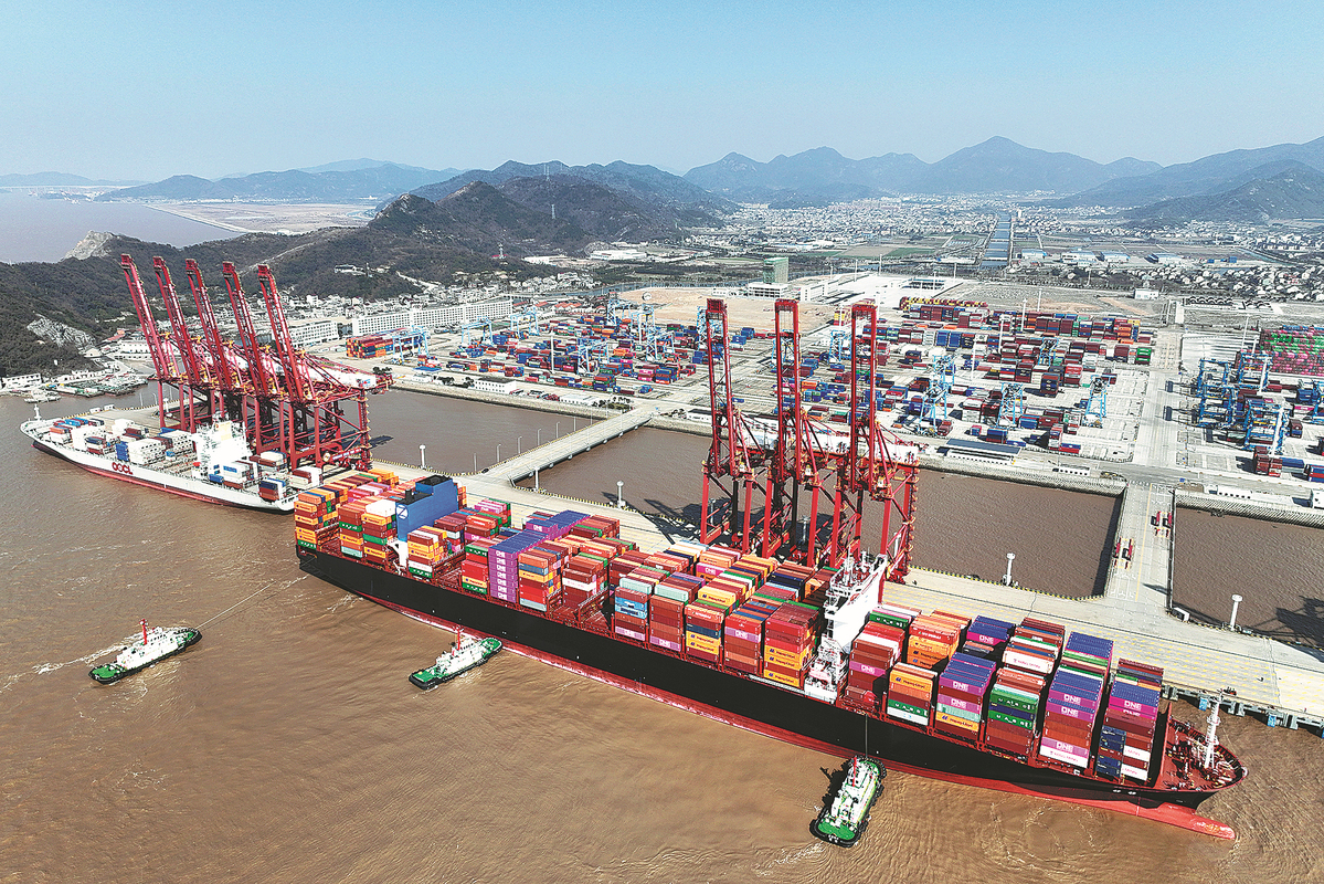 english news 英语新闻-MNCs plug into China recovery theme