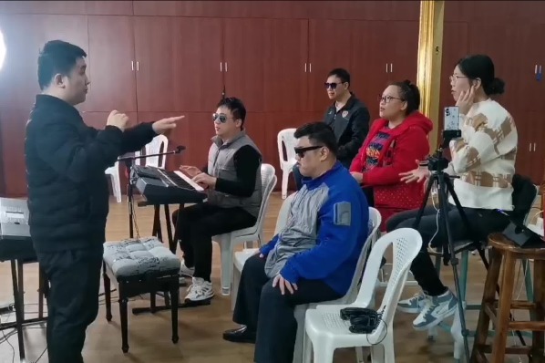 Blind singers in tune with society - Chinadaily.com.cn