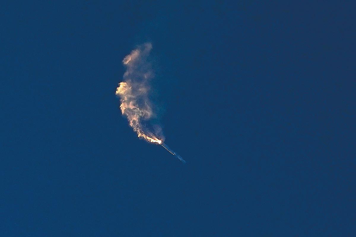 SpaceX giant rocket explodes minutes after launch from Texas - World ...