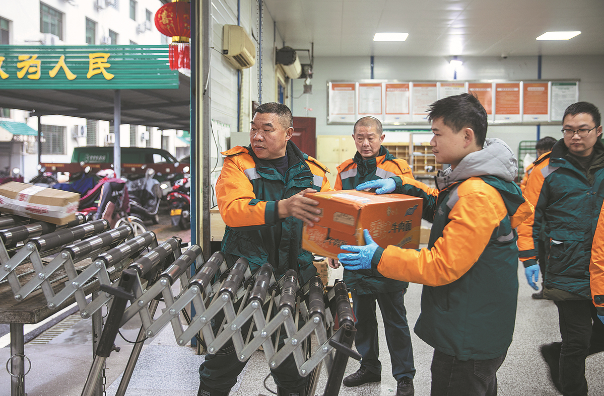 Mailman braves mountain roads year-round to serve residents ...