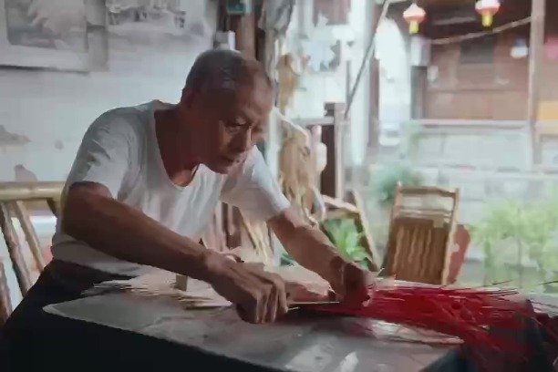 QR code made of bamboo links Asian Games torch relay - Chinadaily.com.cn