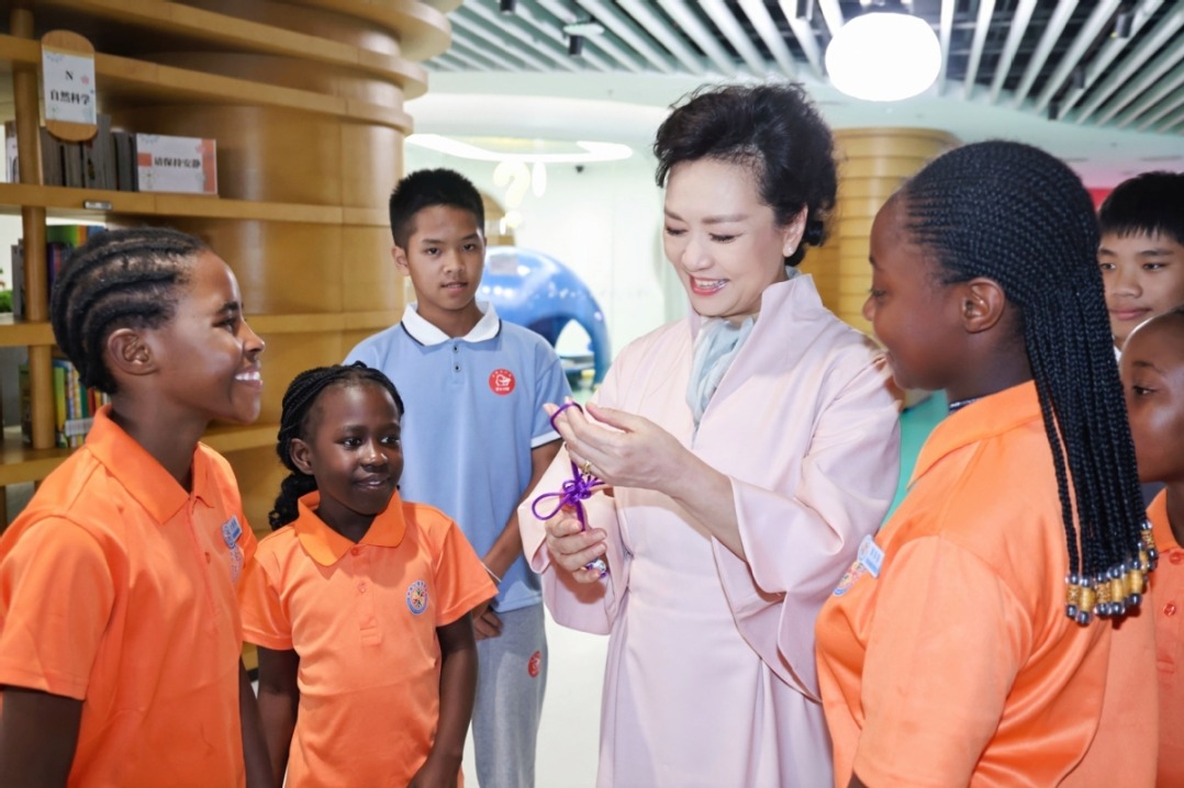 Peng Liyuan attends summer camp for Chinese, African children in ...
