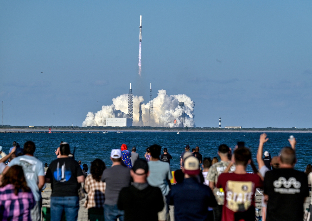 Blue Origin launches New Glenn rocket for NASA's Mars mission ...