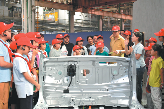 Tour trend takes students to factories - Chinadaily.com.cn