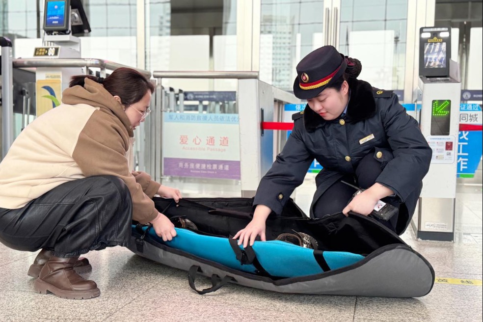 Beijing-Zhangjiakou trains expand ski gear service - Chinadaily.com.cn