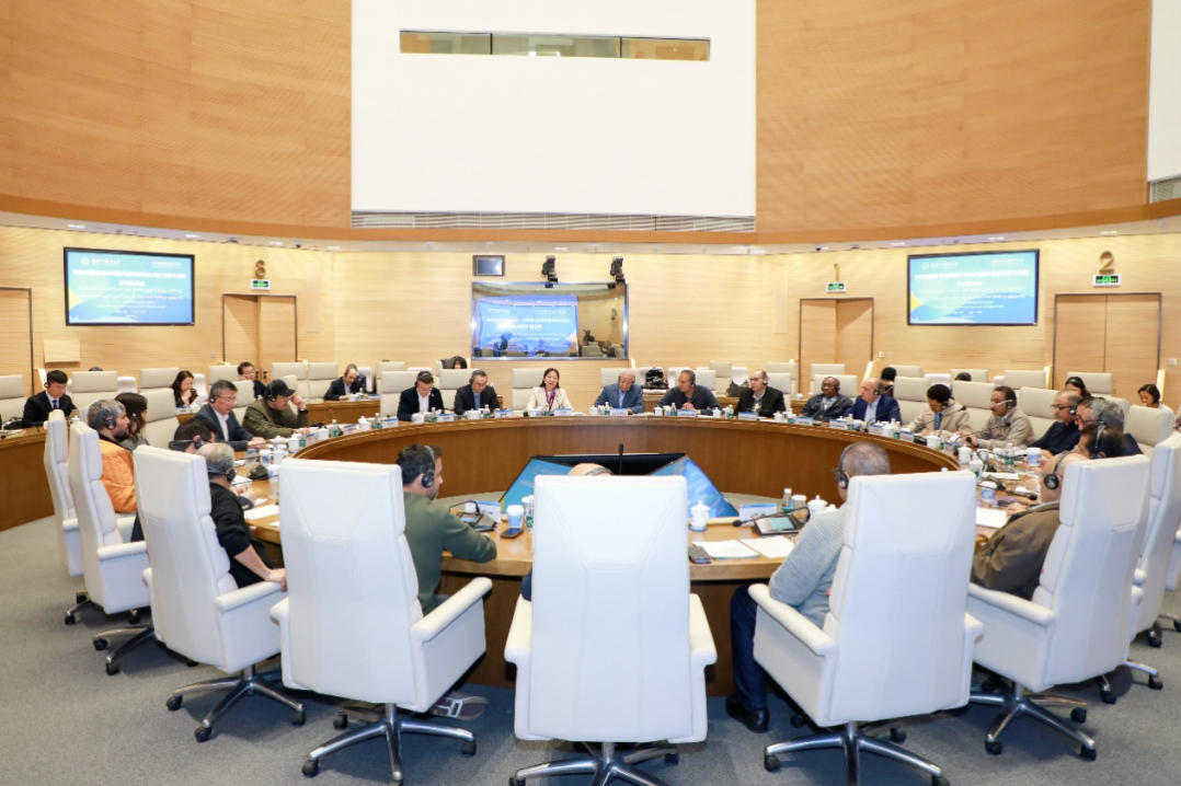 Arab League delegation visits China-Arab Research Center on Reform and ...